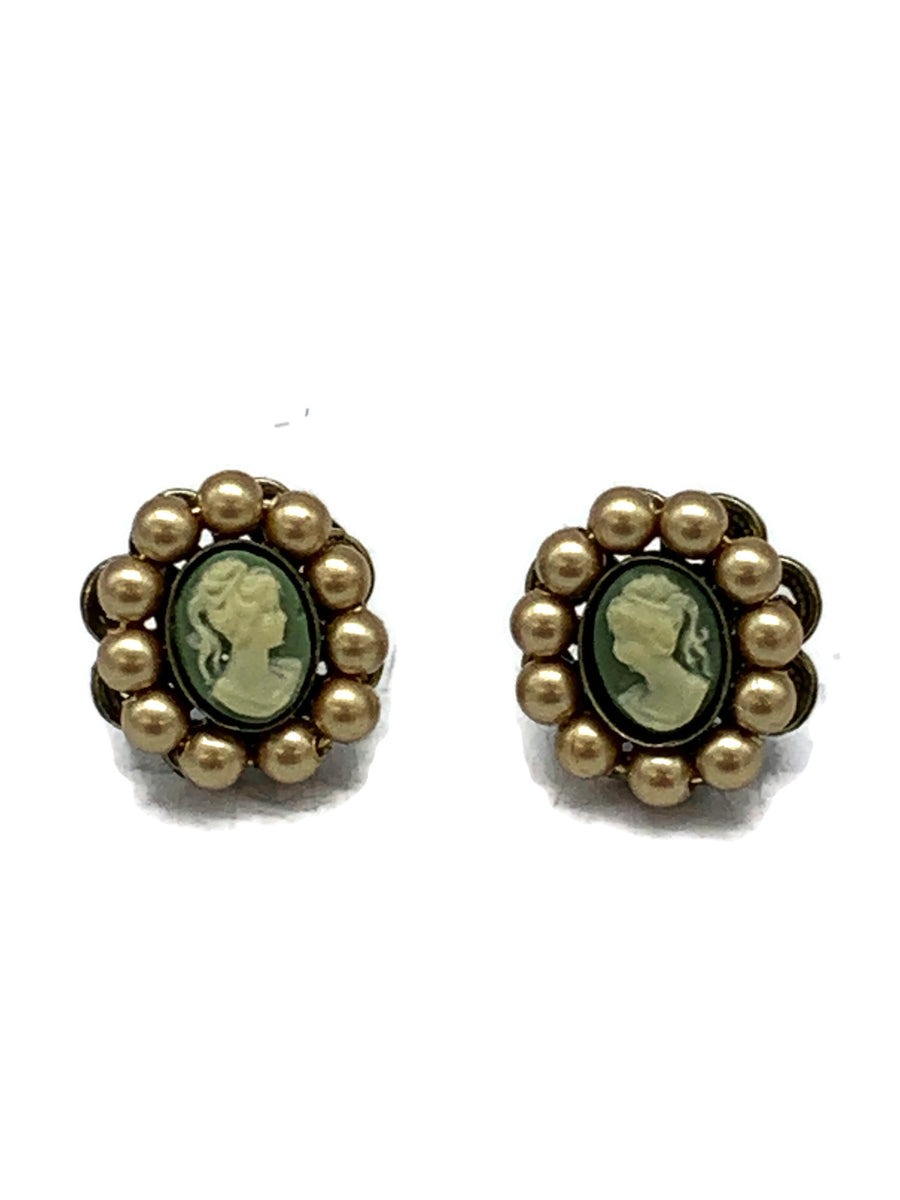 Cameo right and left – La Contessa by Mary DeMarco